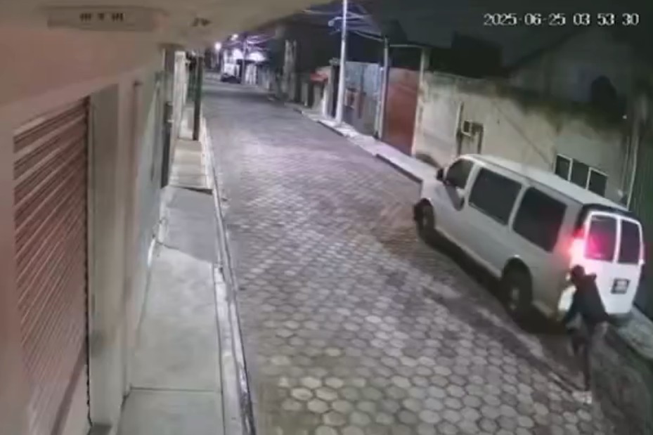 Roban camioneta del Grupo Jalado en San Pedro Cholula; quedó grabado | Video